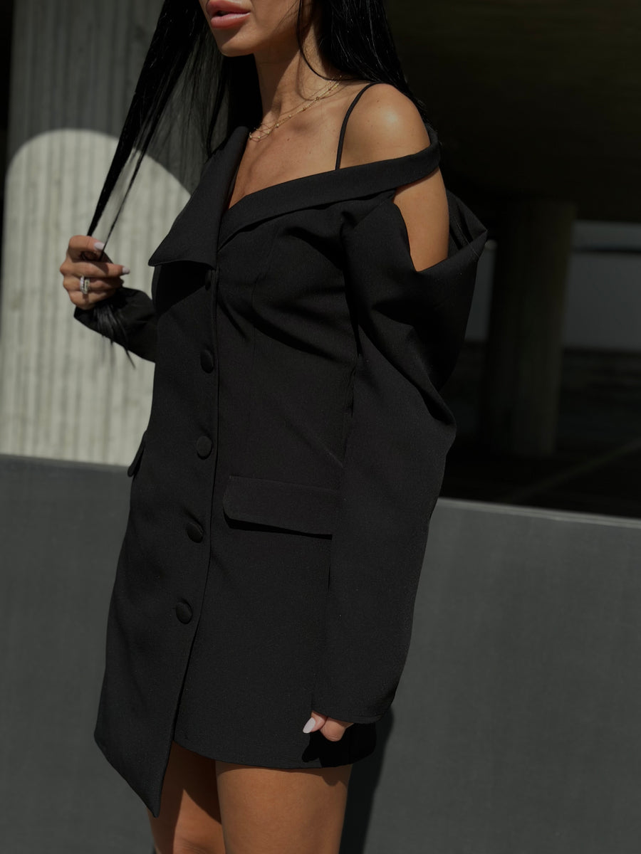 Isiadora – Suitcase Clothing Store